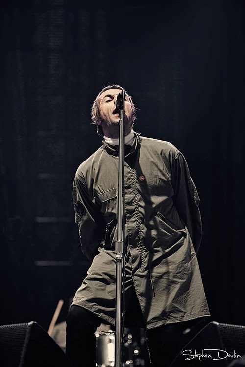 BURNAGEBYBURNAGE: Oasis bajo el lente de Stephen Devlin