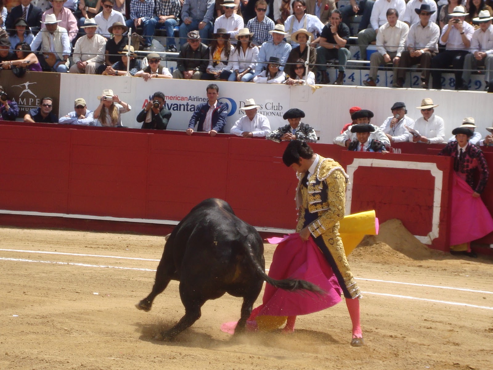 Del toro al infinito: QUITO: LO QUE CUESTA EL “SILENCIO” DE LA PLAZA DE ...