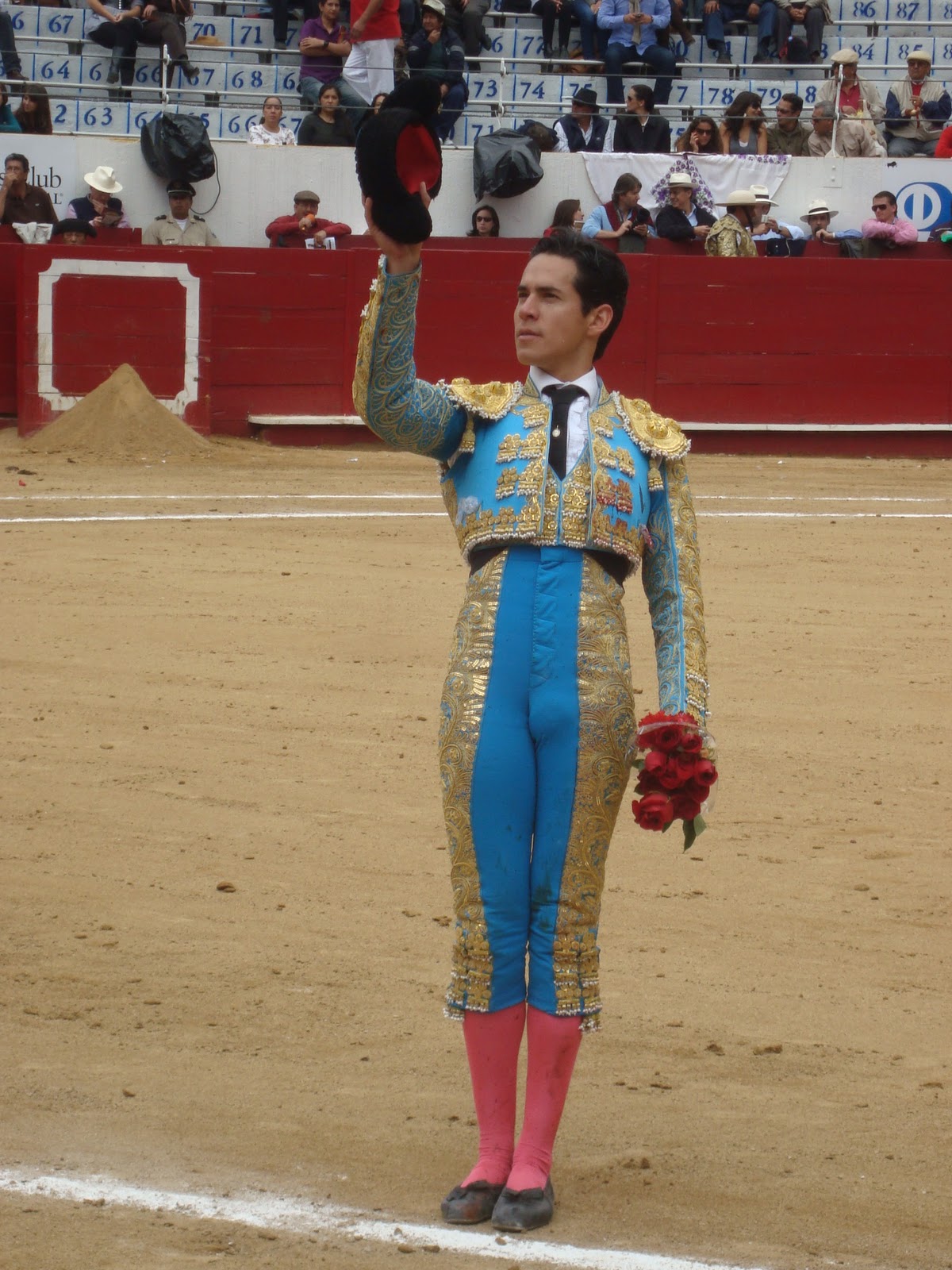 Del toro al infinito: QUITO: GRAN TRIUNFO DE DAVID SILVETI CON NOVILLOS ...