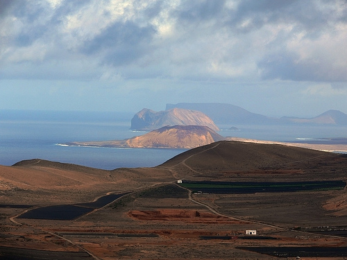 entornos / ... Lanzarote, la isla de los volcanes: Roque del Oeste
