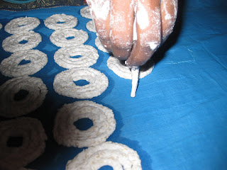 Divya's Recipes: Sakinalu / Chakinalu /Chuppulu or Chekkilalu (Rice ...