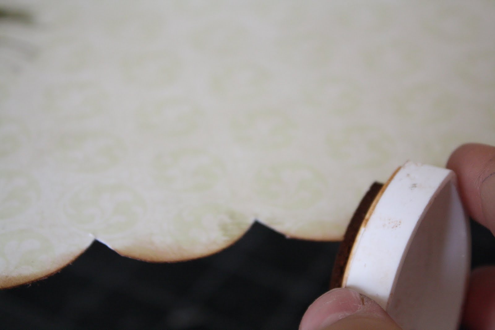 AngelicaScrappenings: Distressed Scallop Edges Tutorial