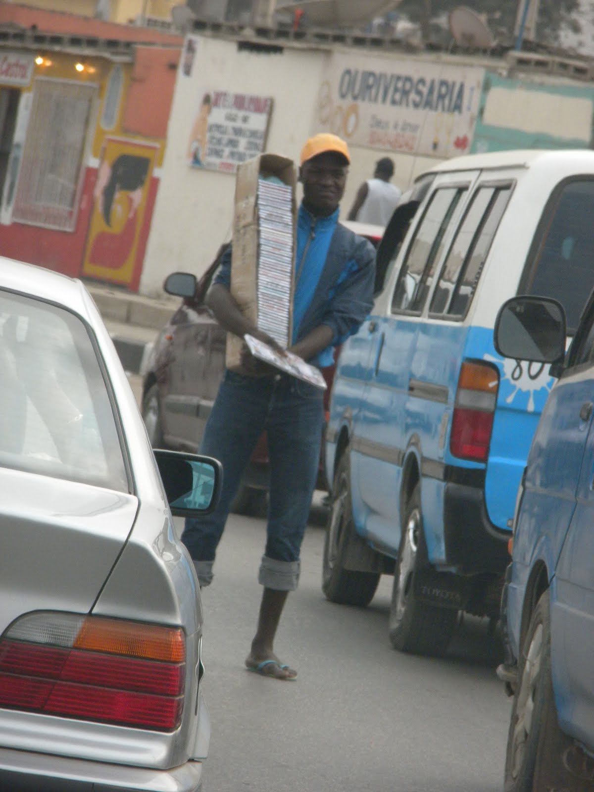 Diário de Angola: O que se vende na rua em Luanda I