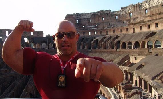 LA PERFECTION FAITE HOMME: BRAD HOLLIBAUGH 06/08