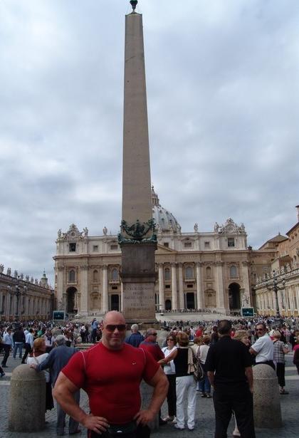 LA PERFECTION FAITE HOMME: BRAD HOLLIBAUGH 06/08