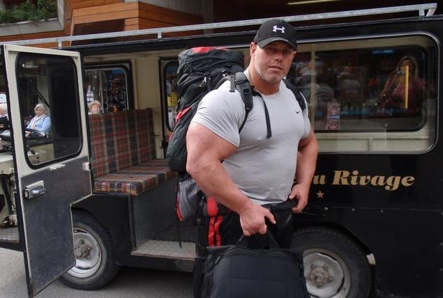 LA PERFECTION FAITE HOMME: BRAD HOLLIBAUGH 08/08