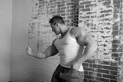 LA PERFECTION FAITE HOMME: NATHAN STEIGER 03/03