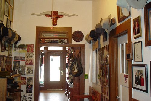 Cowboys and Chuckwagon Cooking : The Masters of America's Best Hats