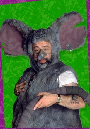 Morre Mark Ritts, o cara vestido de rato ~ Séries etc