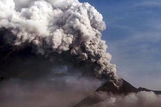 Seputar Merapi: Erupsi Merapi 2010 Lebih Besar dari 1872