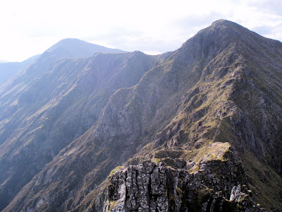 Munro Delights And Midge Bites: Sunday 5th Sept 2010 - The Aonach Eagach