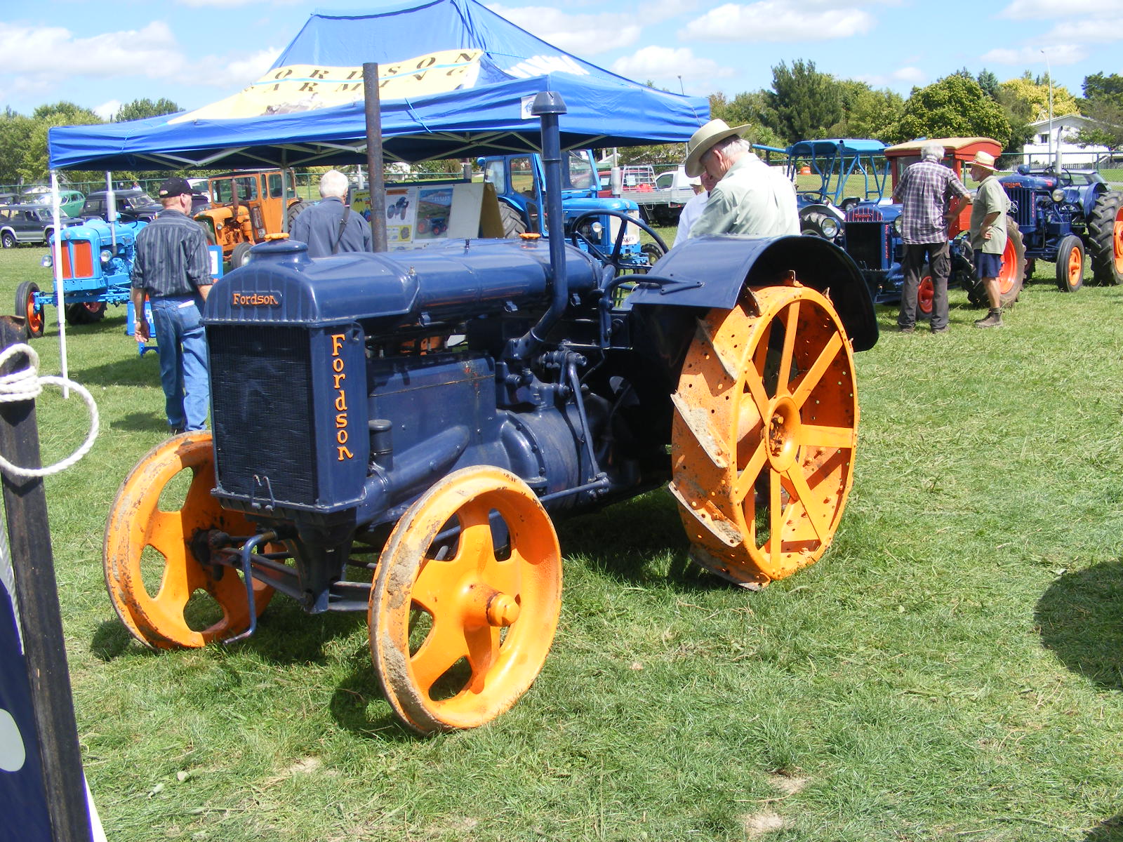 LOOKING IN THE SQUARE