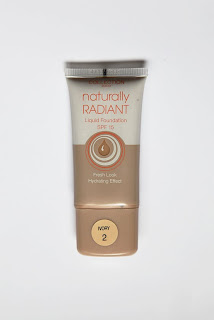 Violet Junkie: Collection 2000 Naturally Radiant Foundation - Review