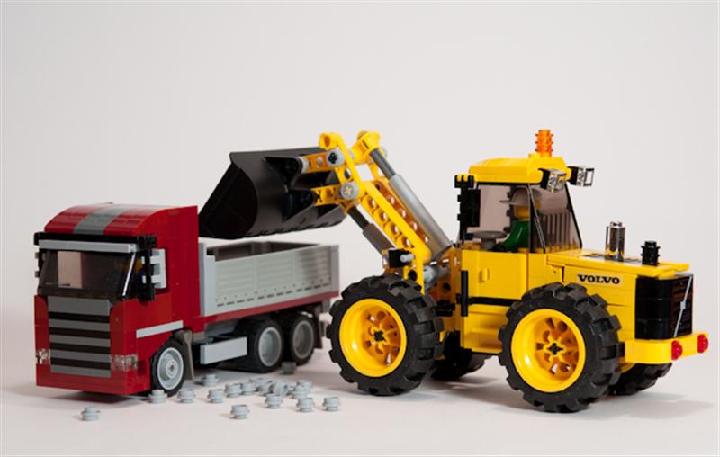 Town Truck Brick!: Volvo front loader and Scania truck - By Thomas Selander