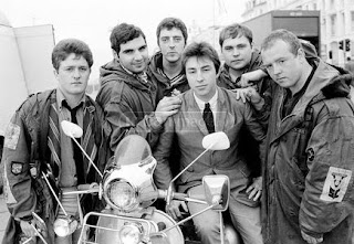 Fashion Source Book: Street Trends and High Fashion: Mod