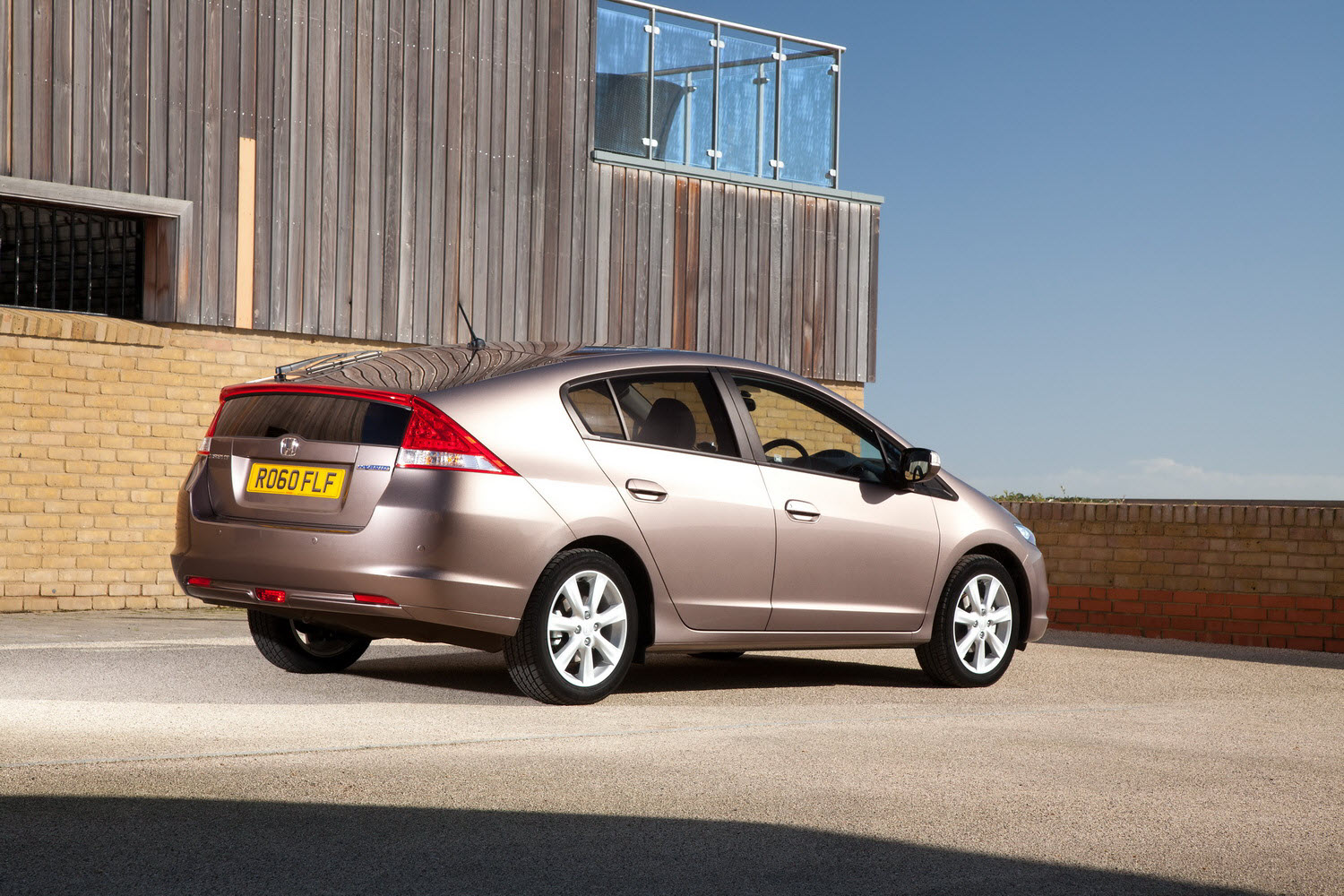 New and improved Honda Insight Hybrid hits UK roads