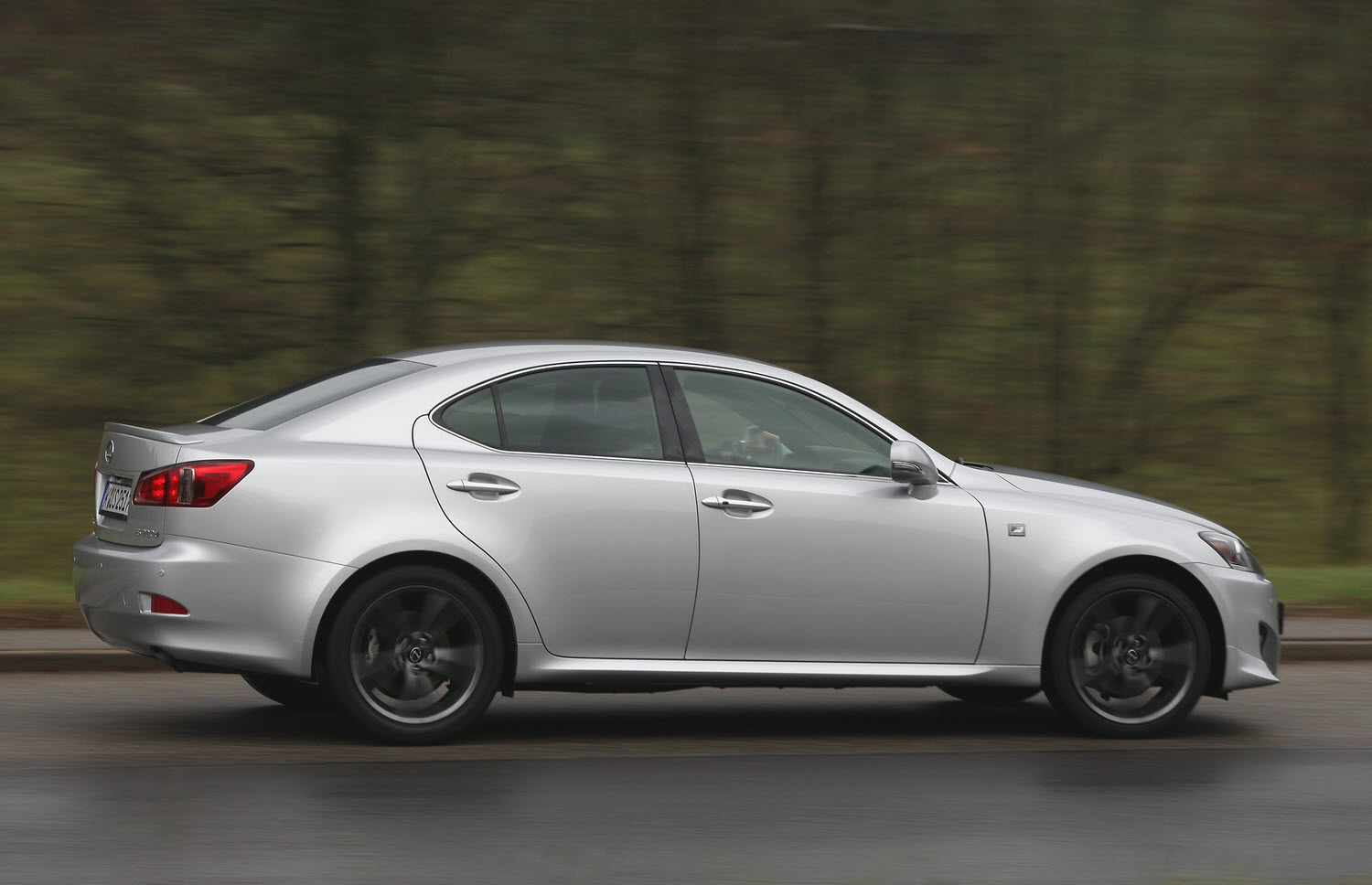 Lexus introduces IS 200D and 220D