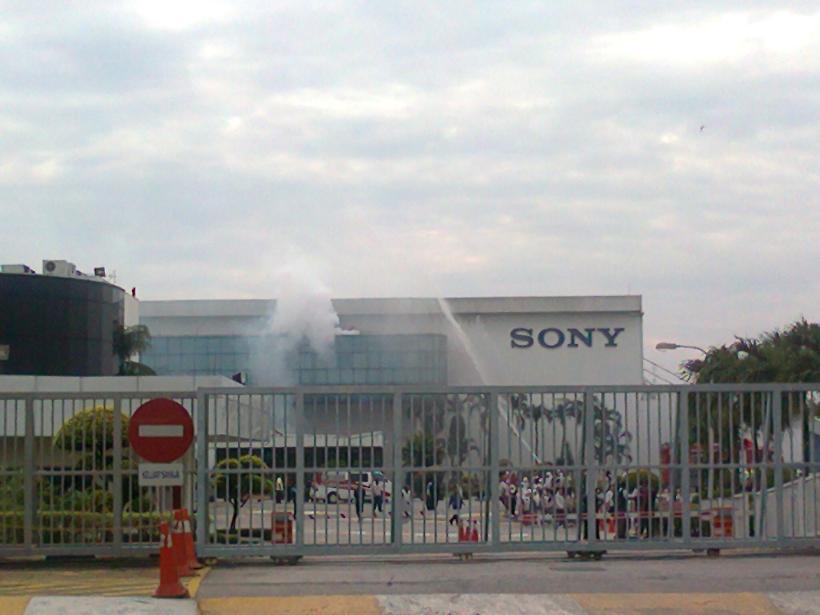 I AM POWERFUL MONEY MAGNET!!!: Kilang SONY terbakar???