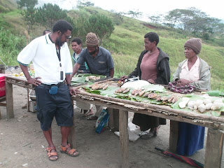 Malum Nalu: Fish market at Yonki, Eastern Highlands province (that's me ...