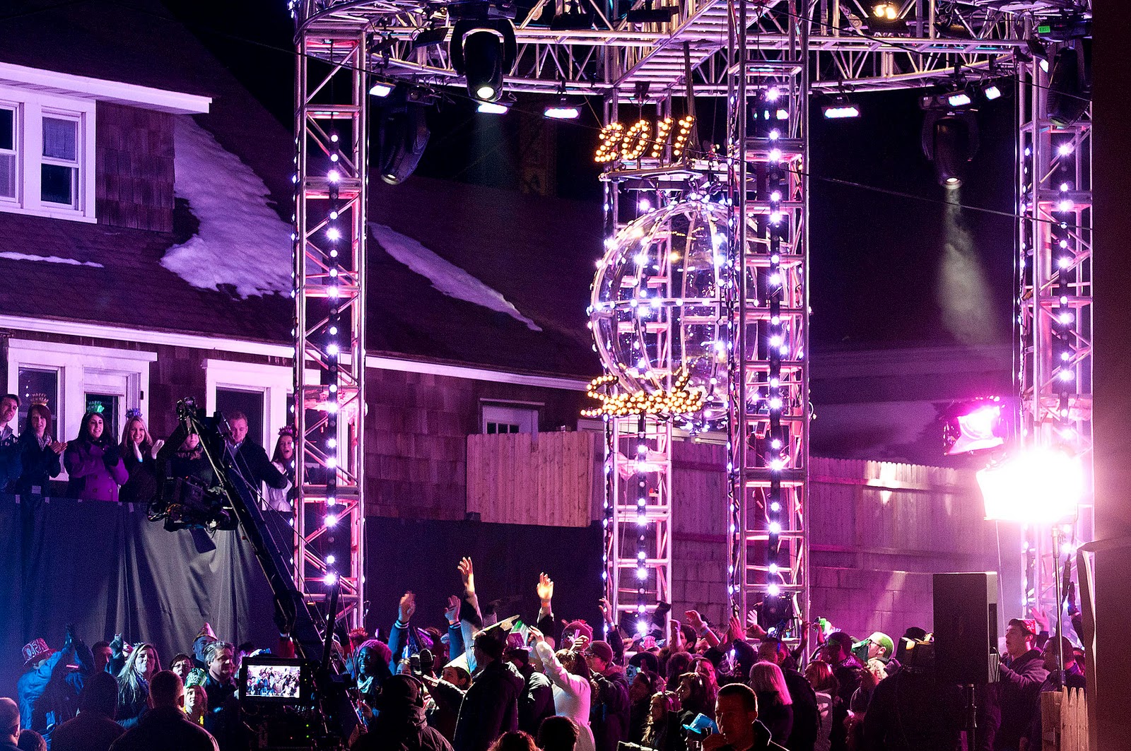 Funmasti: Snooki inside the New Year's Eve Ball