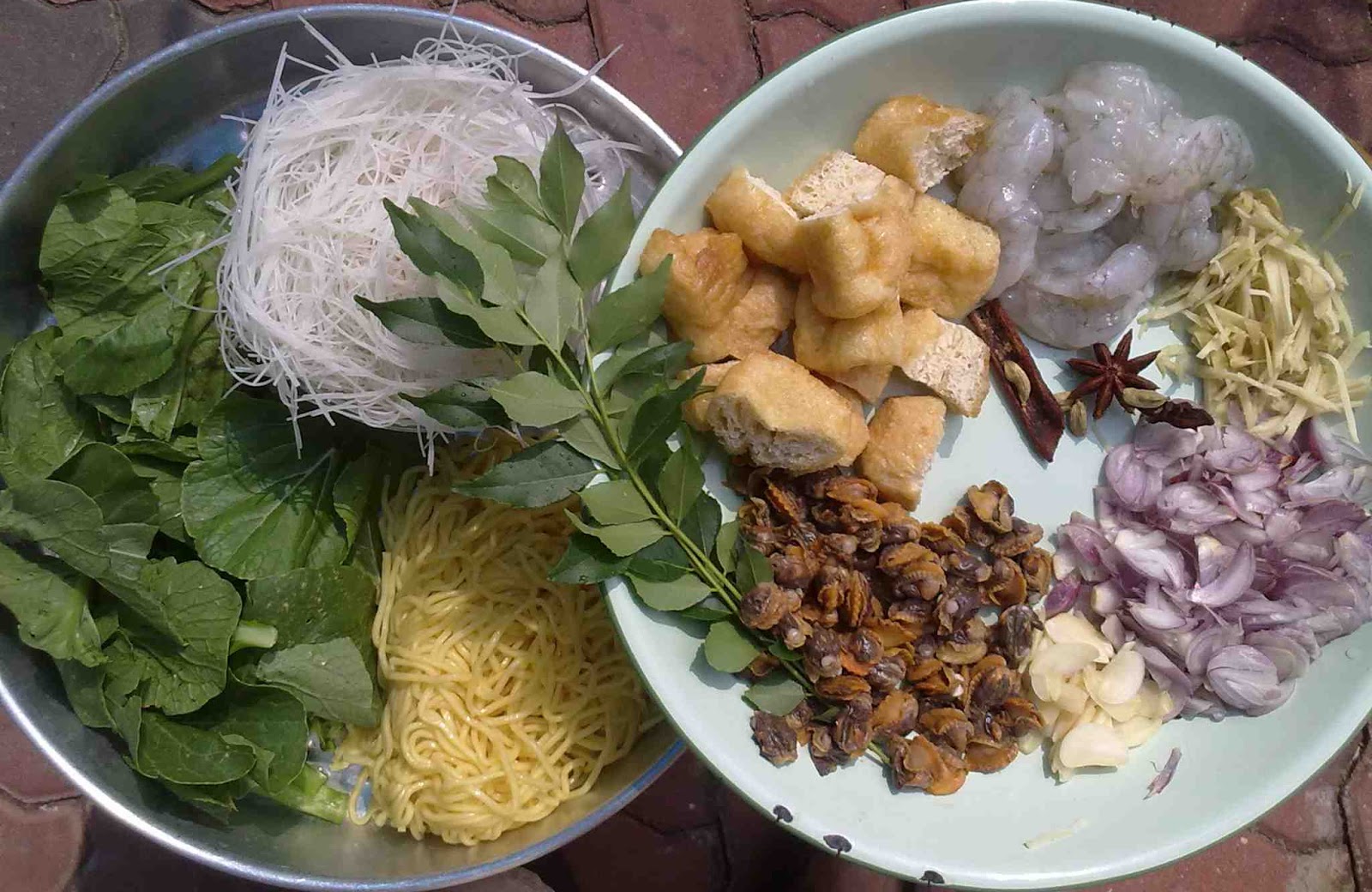 mums old recipe book: Kari Mee/Bihun (Noodles or Rice Vermicelli Curry)