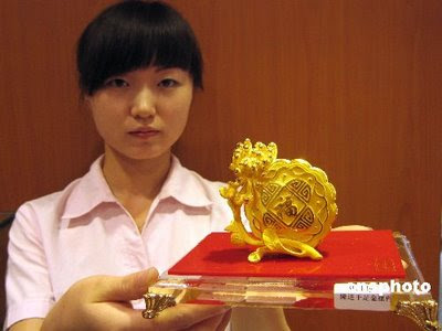 Pure gold moon cakes sold in China - LUXUO Thailand