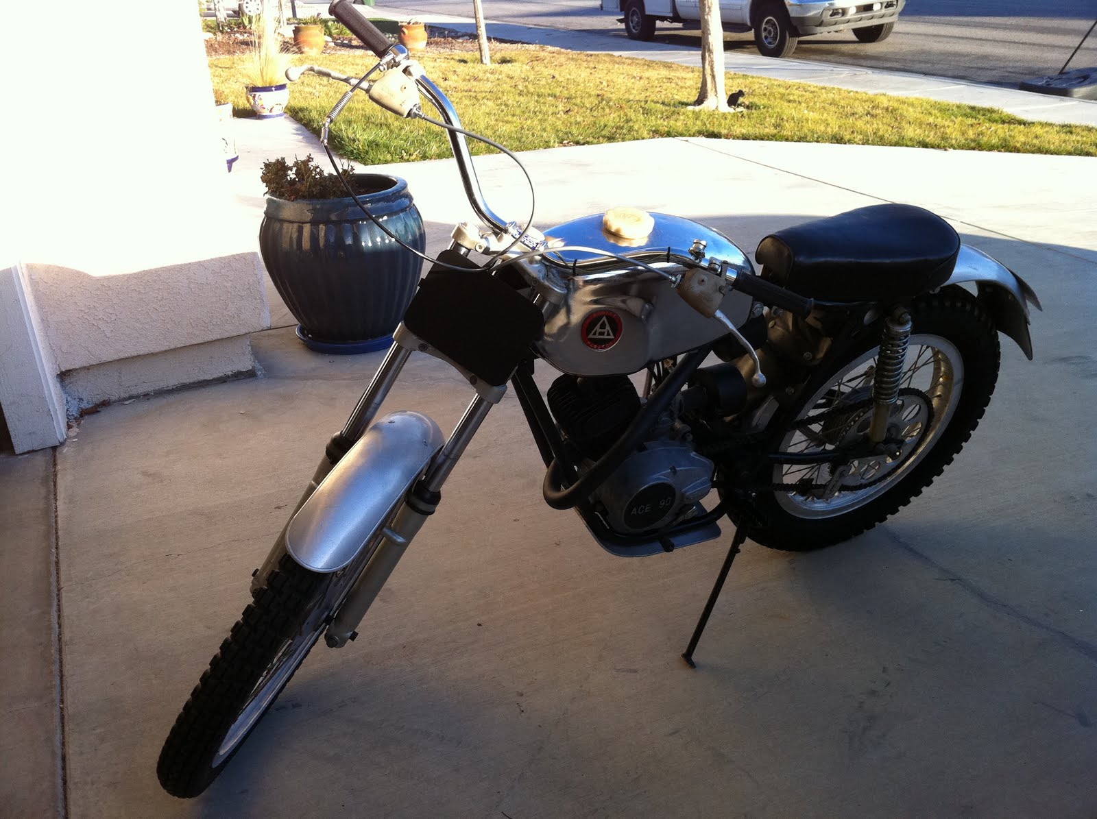 Lucky B Design: Hodaka Ace 90... HERE