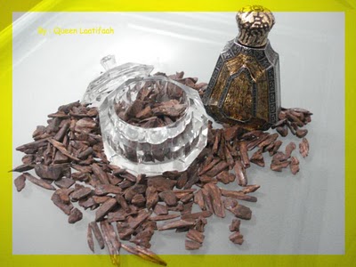 scents-of-arabia: So what is Oud?