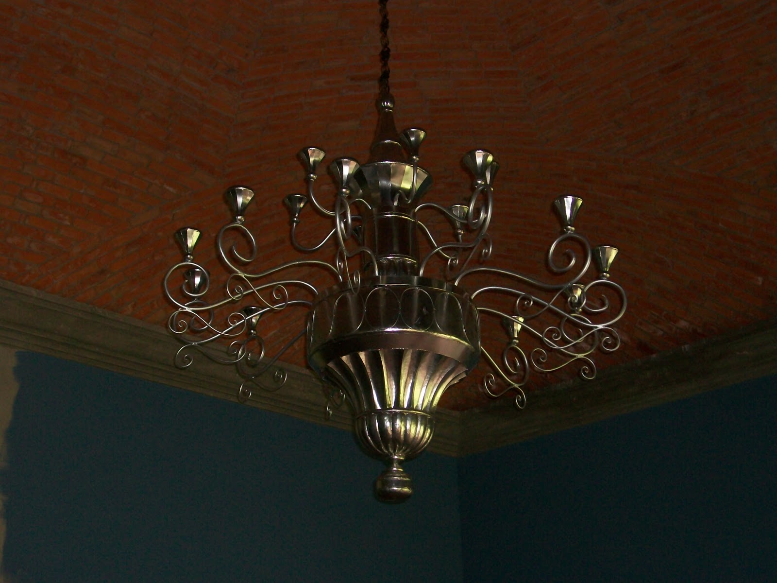 SUARTE: CANDILES DE DIFERNTES ESTILOS DESDE 4 LUCES HASTA 36