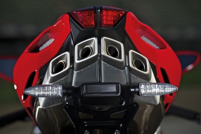 Top Motorcycle Wallpapers: 2010 MV Agusta F4 Photos