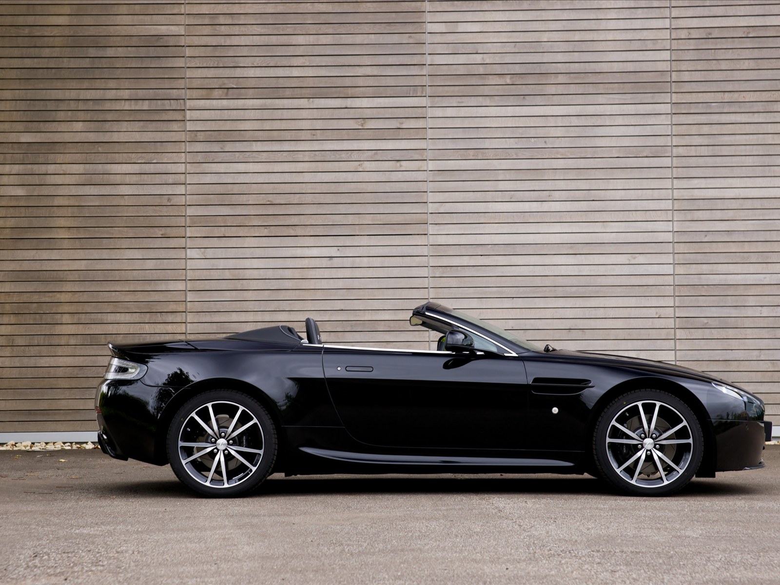 Auto Car Zone: Aston Martin V8 Vantage N420 Roadster unveiled
