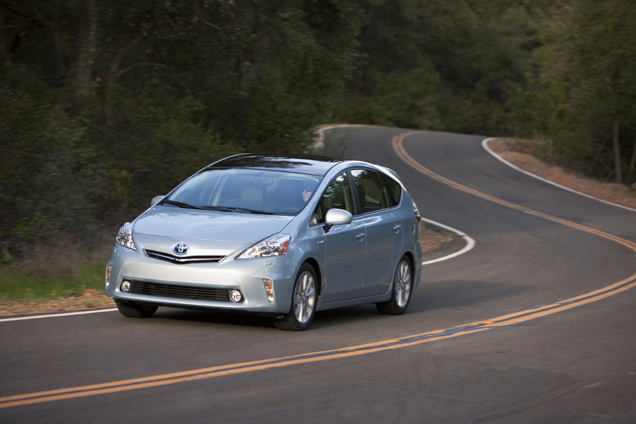 Car Trend Magazine: 2012 Toyota Prius V Photo Gallery