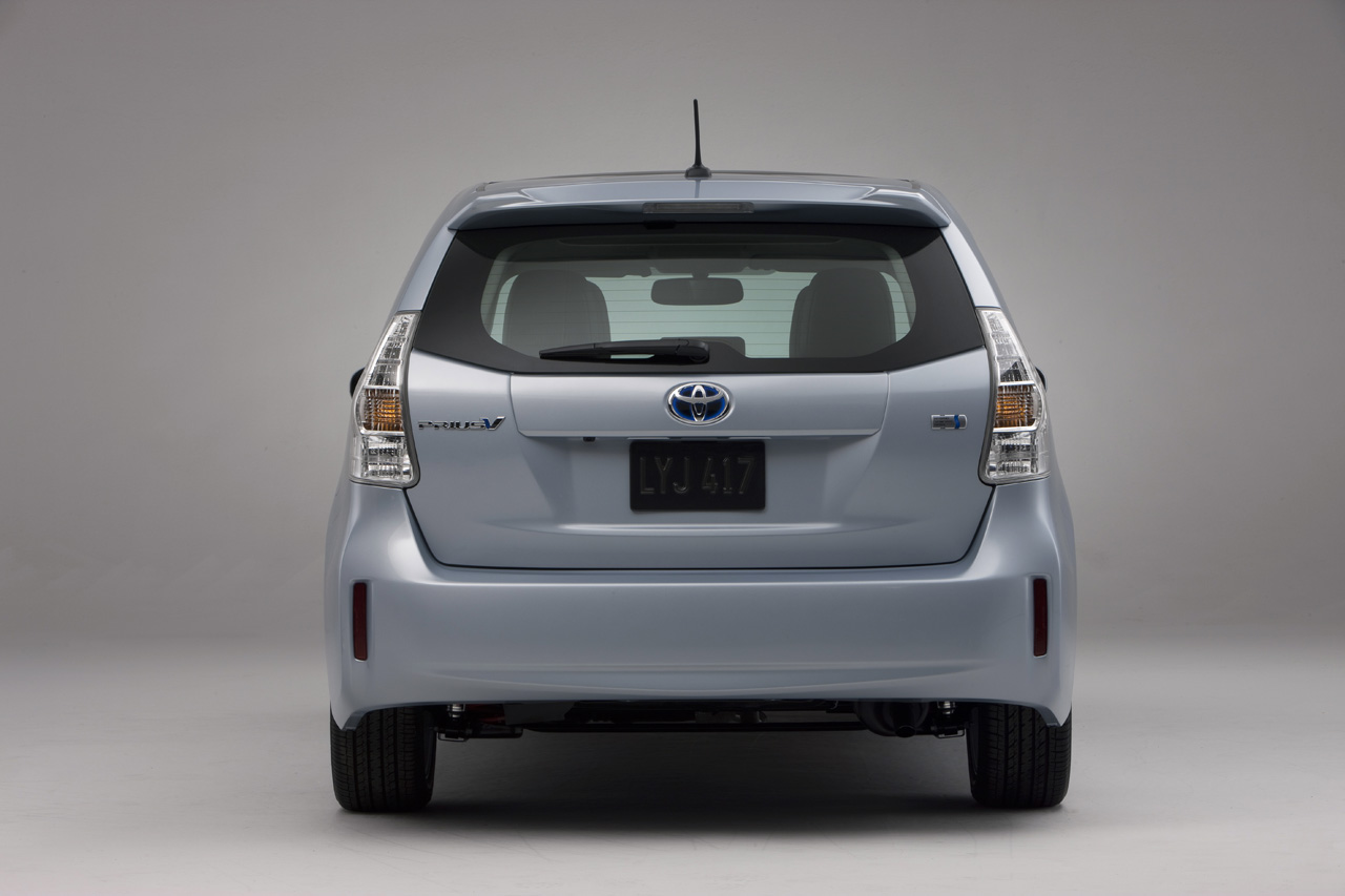 Car Trend Magazine: 2012 Toyota Prius V Photo Gallery