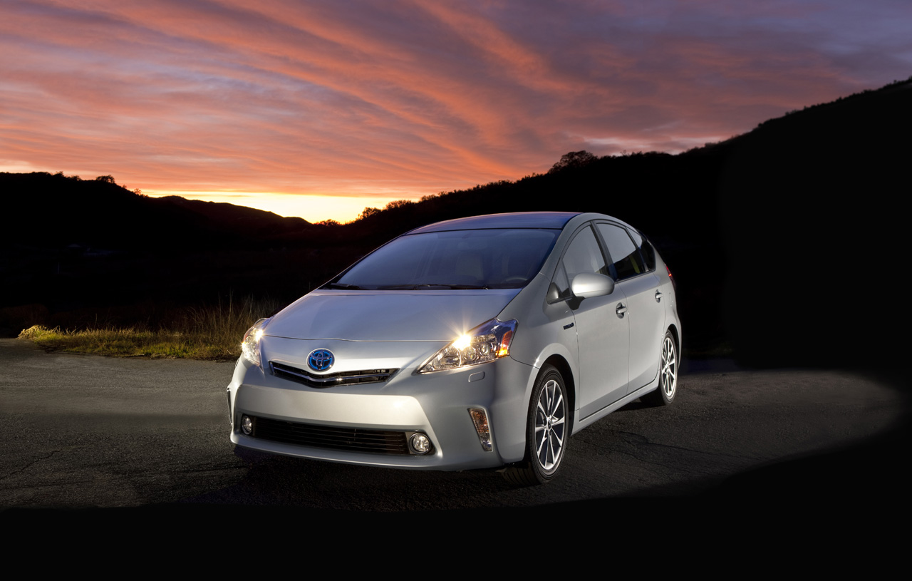 Car Trend Magazine: 2012 Toyota Prius V Photo Gallery