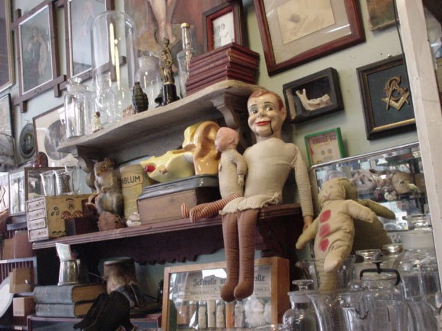 Obscura Antiques & Oddities: April 2010