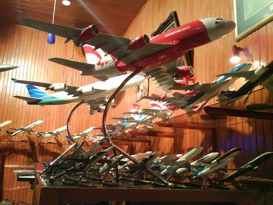 panorama: MAIS FOTOS DAS MAQUETES E MINIATURAS DA OZI MODELS INDONEZIA.