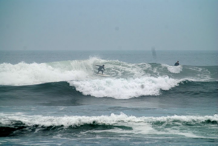 PACASMAYO BEACH: Surfing Peru