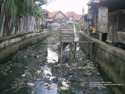 Palembang Dalam Sketsa: Jamban/ WC Cemplung