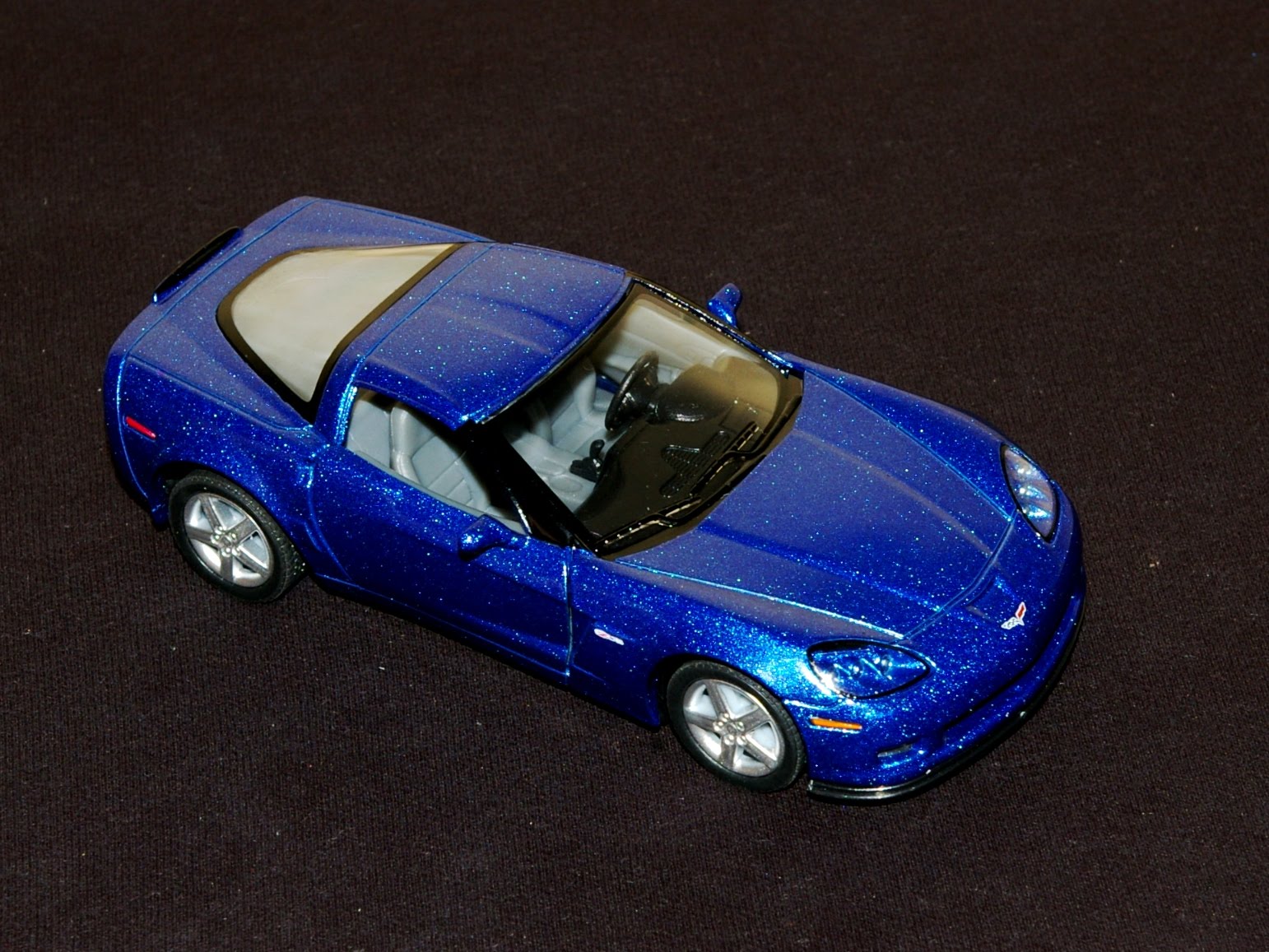 Area 2207: Kinsmart 1/36 Chevy Corvette C6 Z06 Hard-top