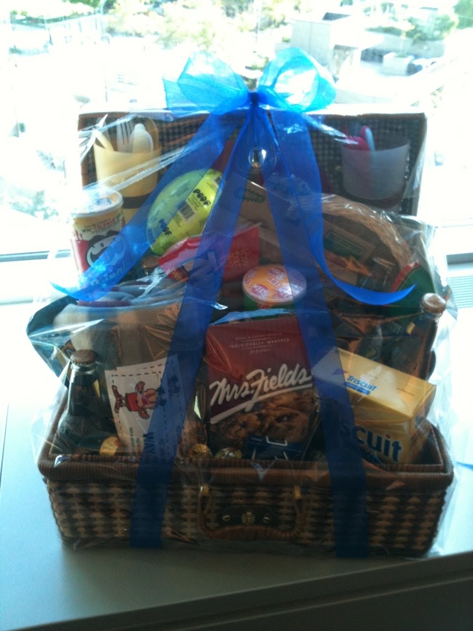 {Lauren's Blog}: Annual Charity Gift Basket