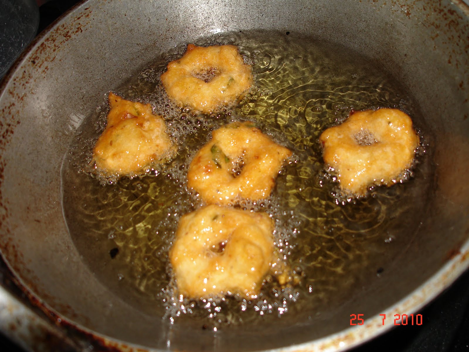Uma cooks.......: Medu Vada-A typical TamilNadu Breakfast