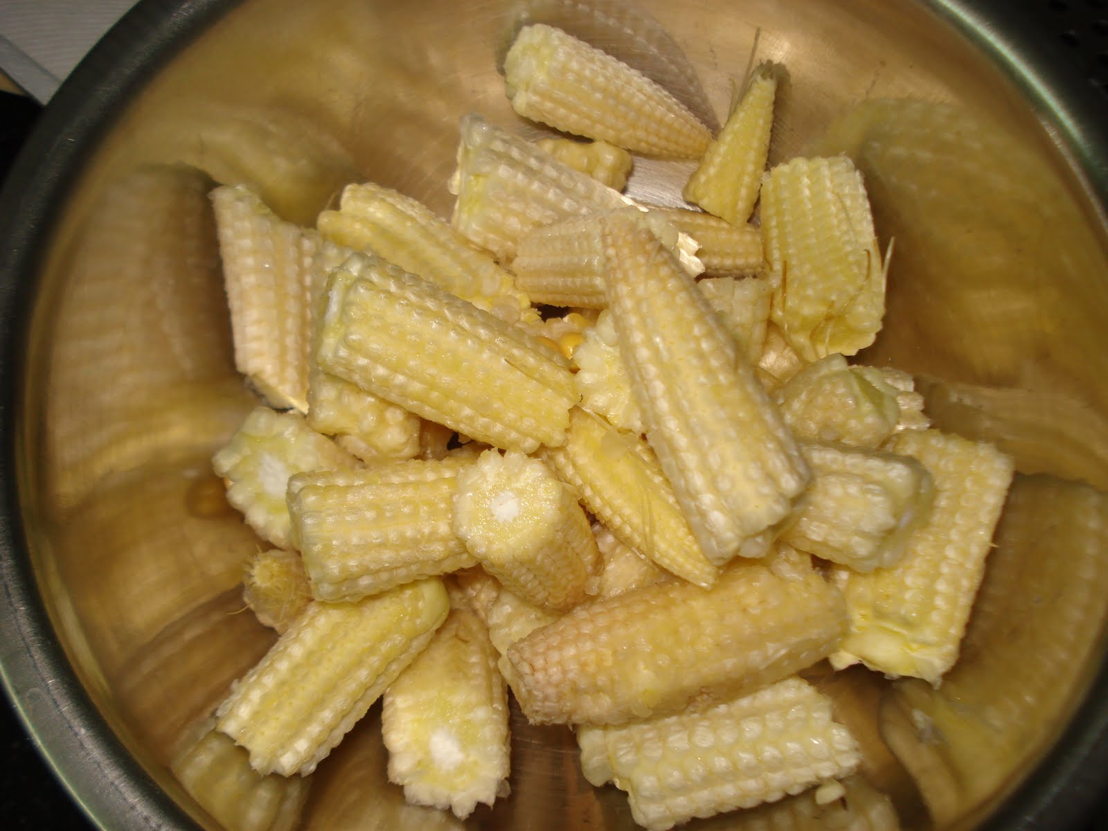 Uma cooks.......: Garlic Babycorn gravy