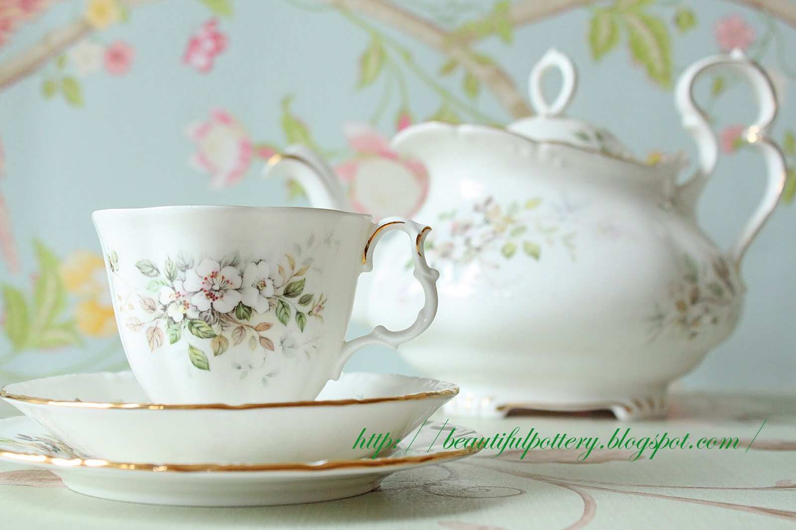 BEAUTIFUL POTTERY: Royal Albert Discontinued Pattern