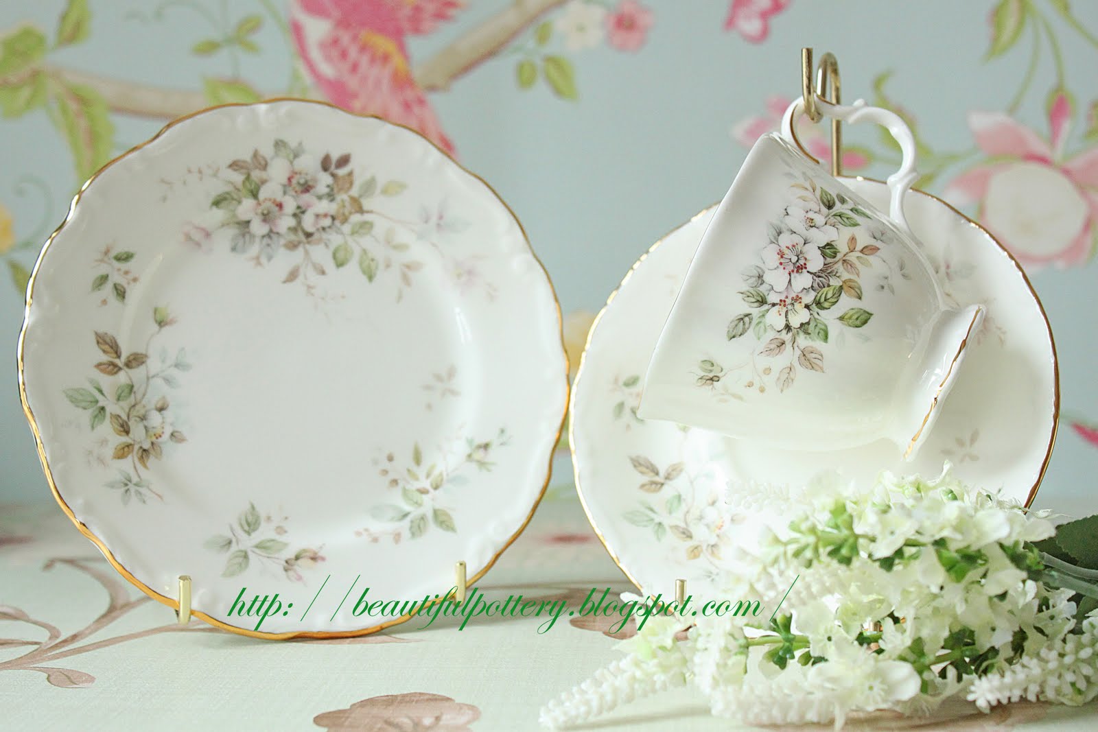 BEAUTIFUL POTTERY: Royal Albert Discontinued Pattern