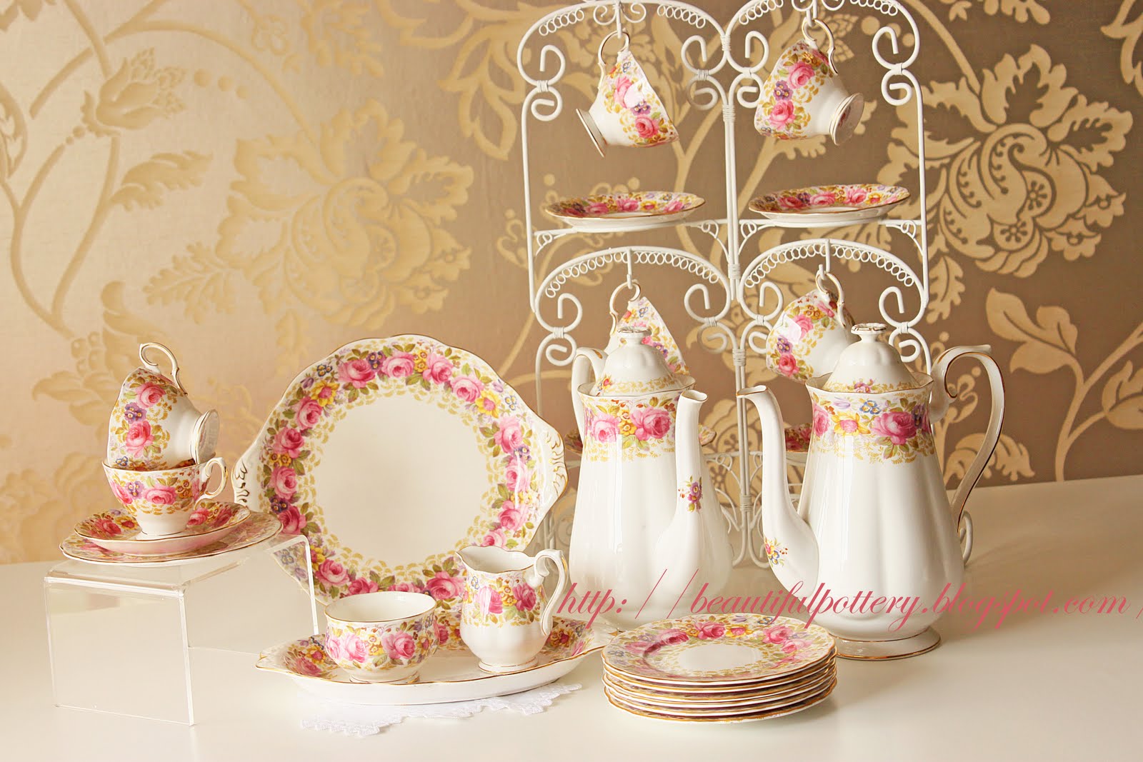 BEAUTIFUL POTTERY: Ring of Flowers