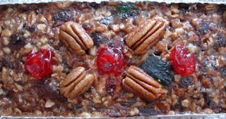 Mondo Fruitcake: Review: Mary of Puddin Hill Pecan Fruitcake