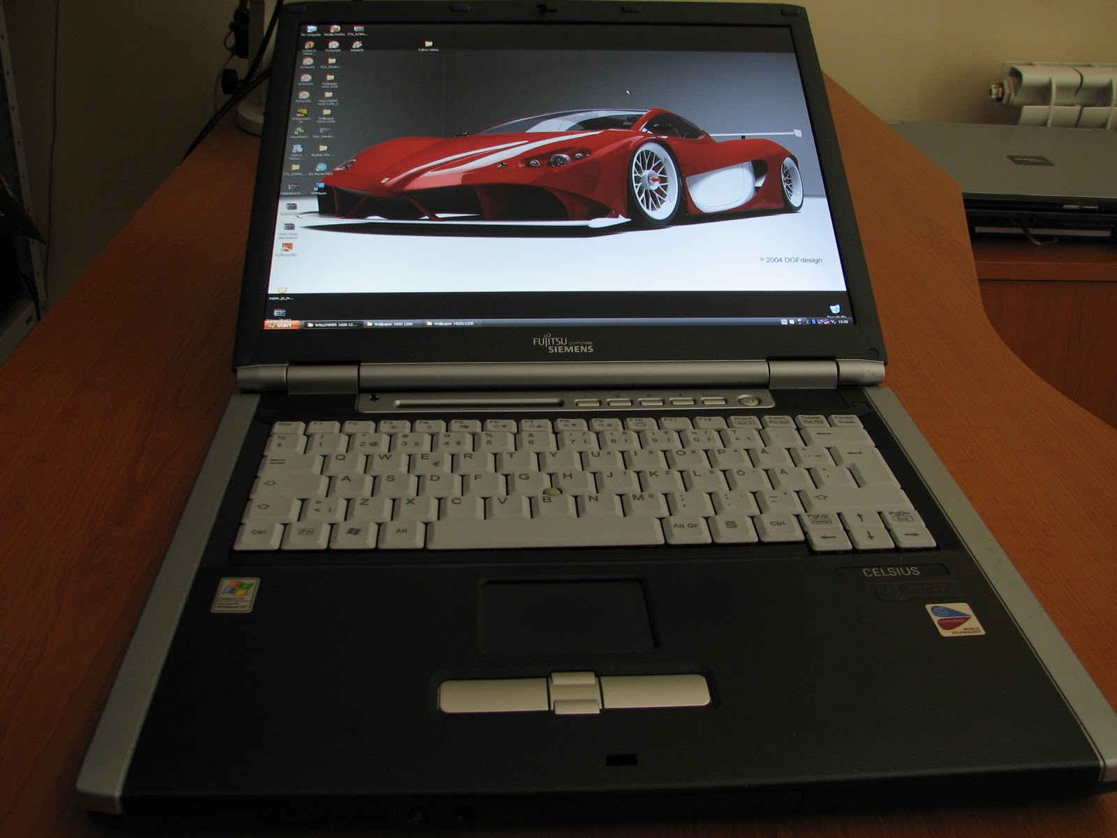 Fujitsu Celsius H230 - мобилна графична станция с ATI FireGL V5000 и S ...