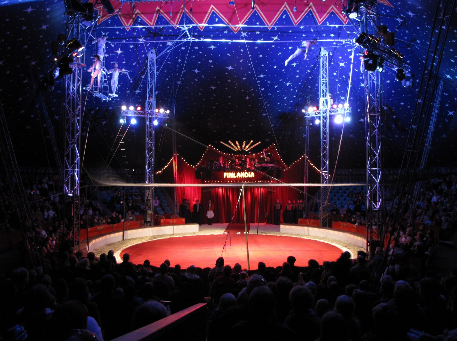 Levyhylly: Sirkus Finlandia - Helsinki 6.10.10