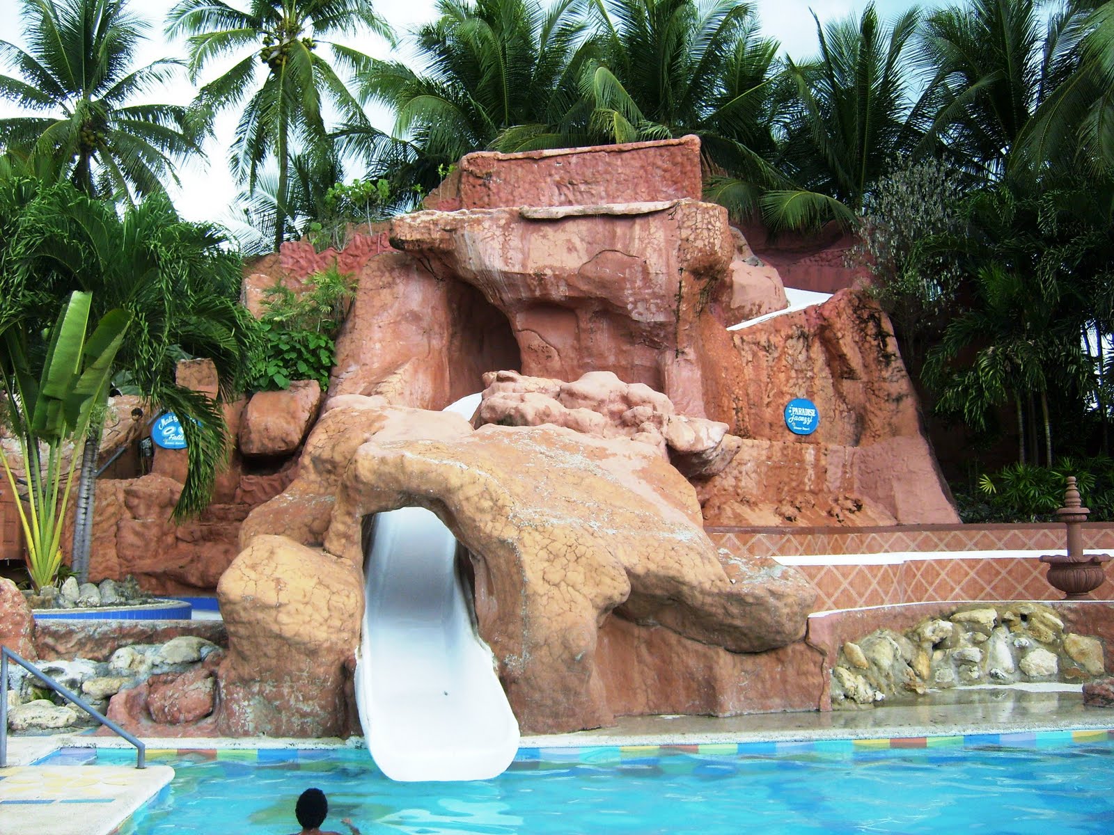 TAURUS on the lOOse: INTOSAN : Danao's Water-Themed Resort