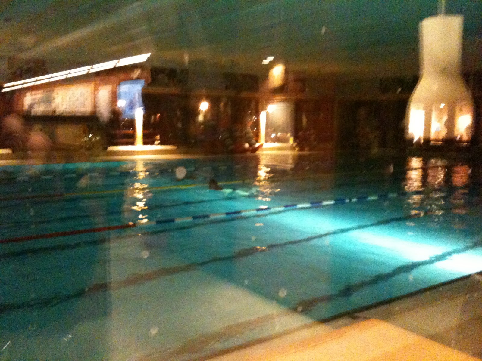 Thomas Tränar: Rapport från en simhall